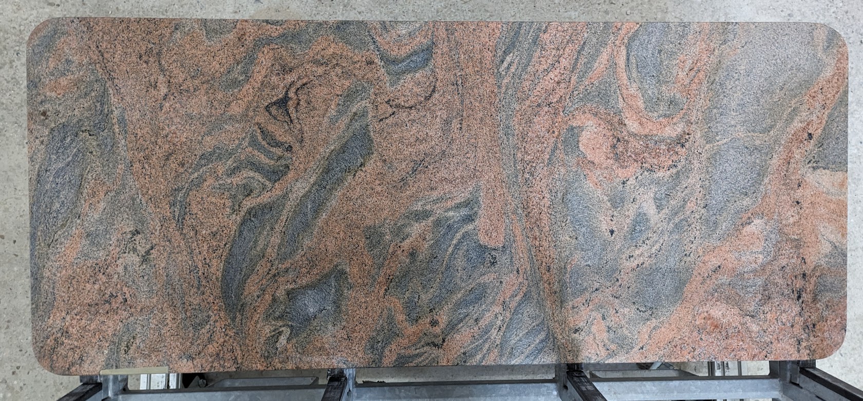 BR-Nr. 3705 Granit-Tischplatte in Multicolor Rot India poliert - BN Brühler Naturstein Handel ...